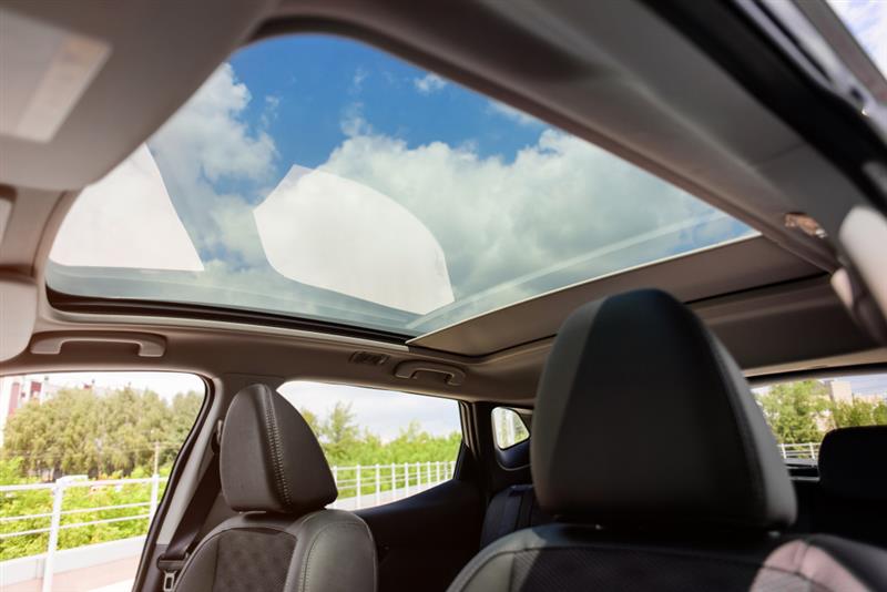 What’s the Difference Between a Panoramic Roof and a Sunroof? | Boucher ...